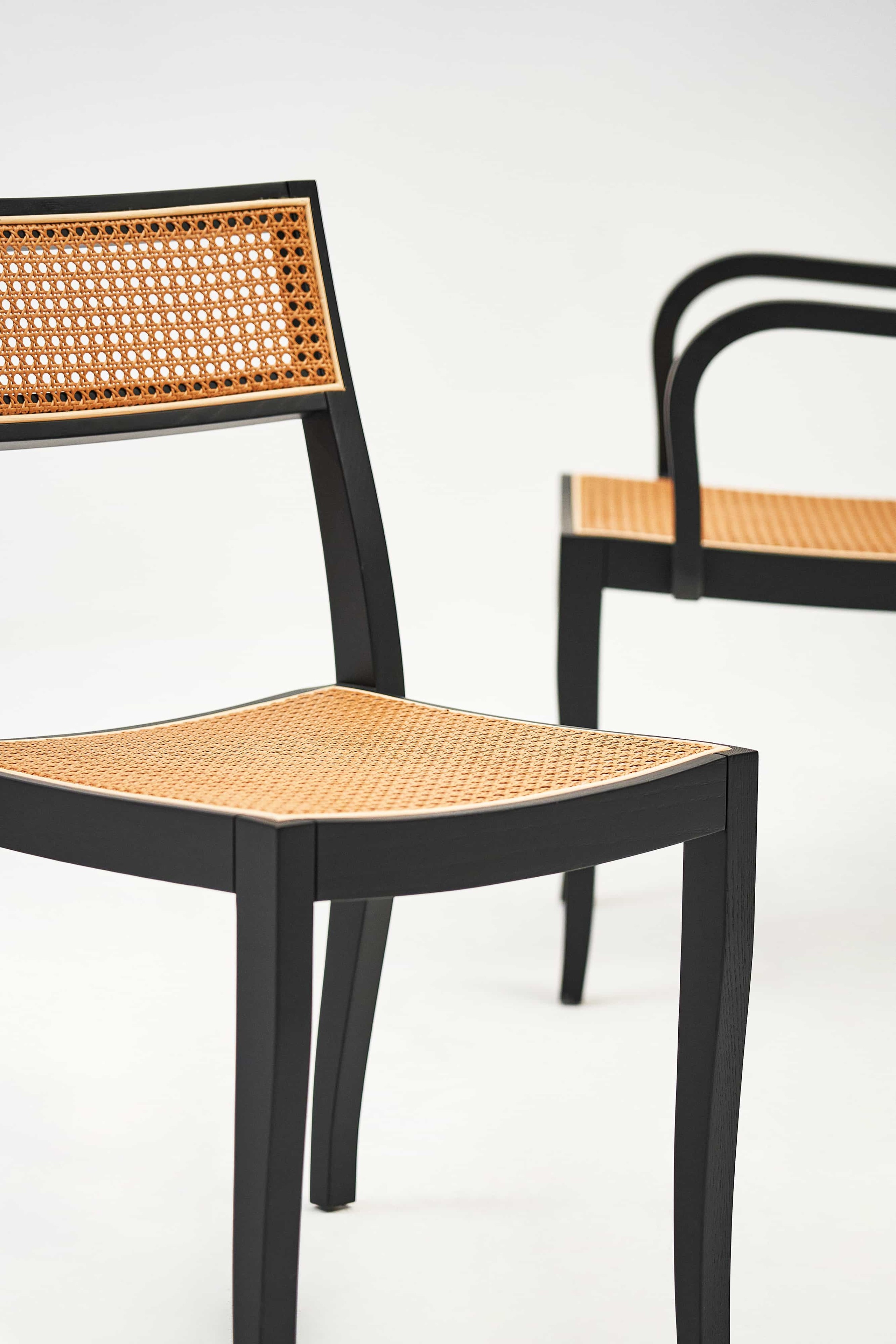 Su Chair - With Armrest